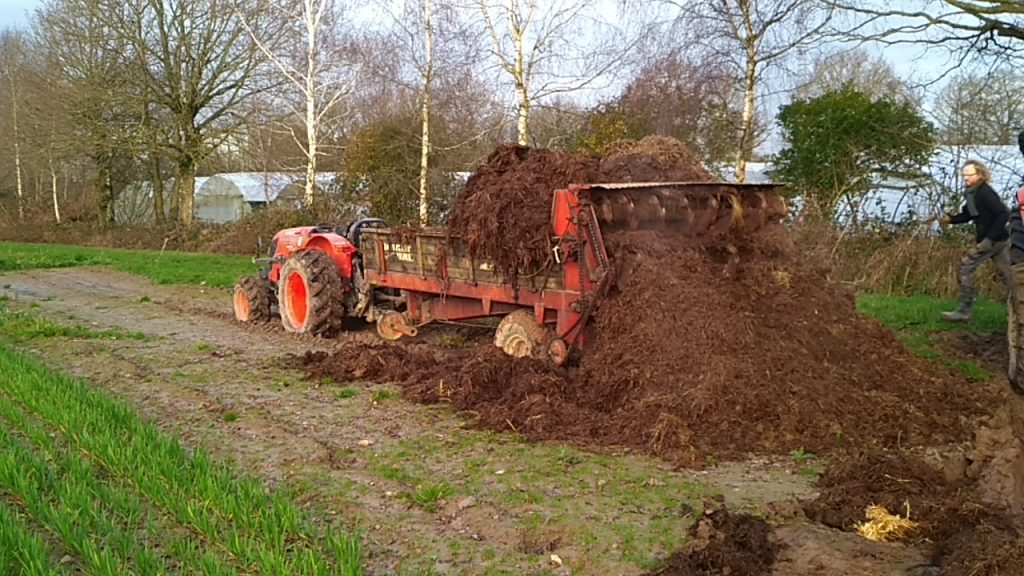 Comment fait-on du compost ? - GIE Le Giraumon